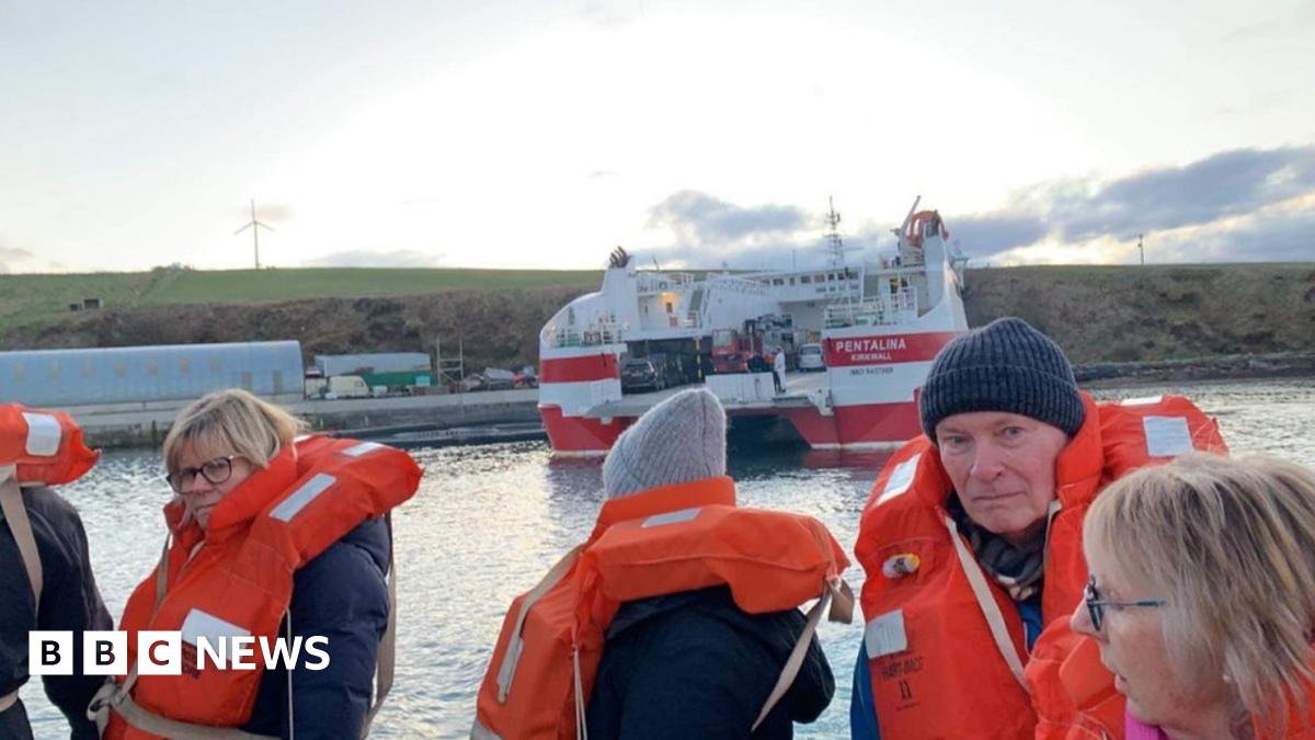Sudden mechanical failure likely cause of Orkney ferry grounding - BBC News