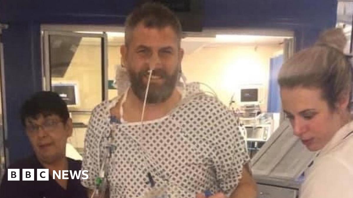 'Humbling' support for Swindon dad with incurable bowel cancer - BBC News