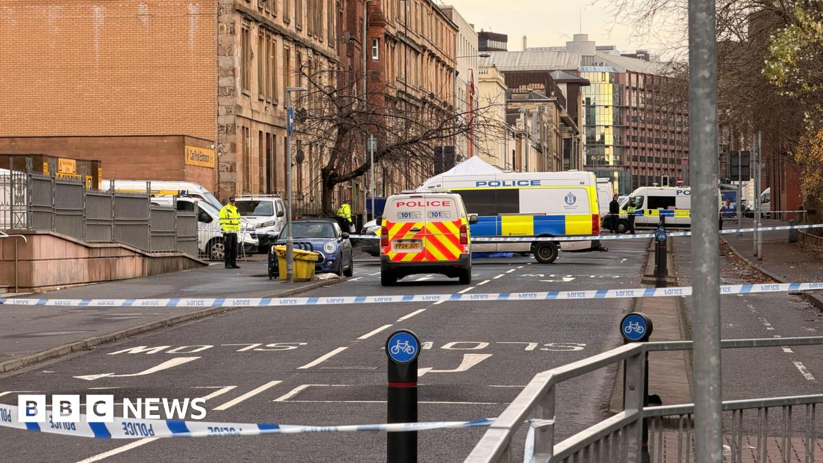 Man dead and three injured after disturbance in Glasgow property - BBC News