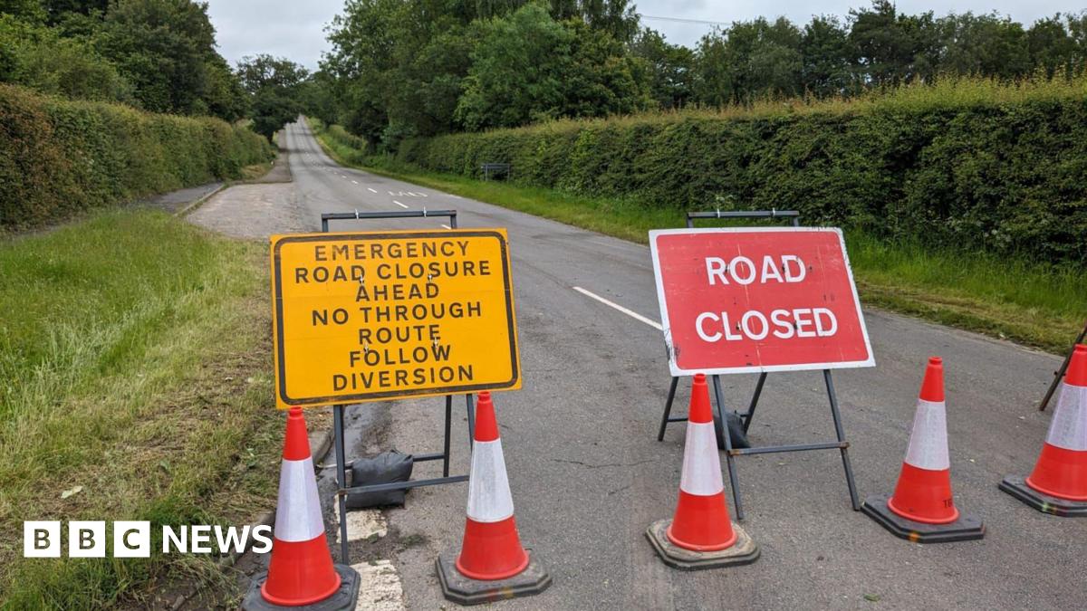 East Tuddenham: Man in his 60s dies in crash involving HGV - BBC News