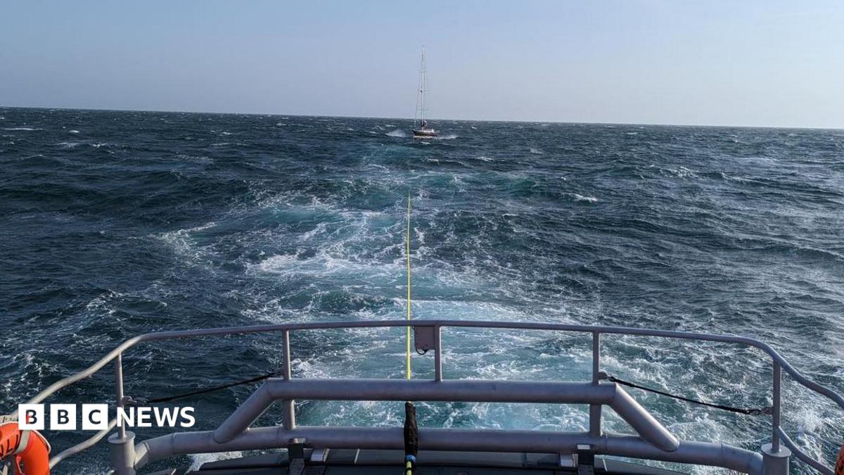 French vessel rescued off Minquiers reef - BBC News