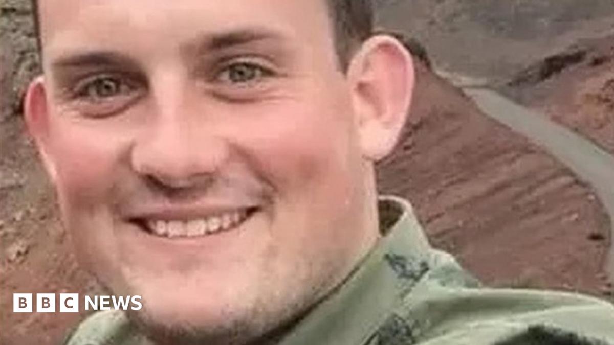 Off-duty police officer killed in Northamptonshire crash - BBC News