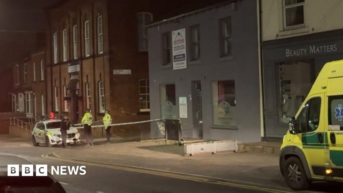 Two arrested in Rothwell murder inquiry - BBC News