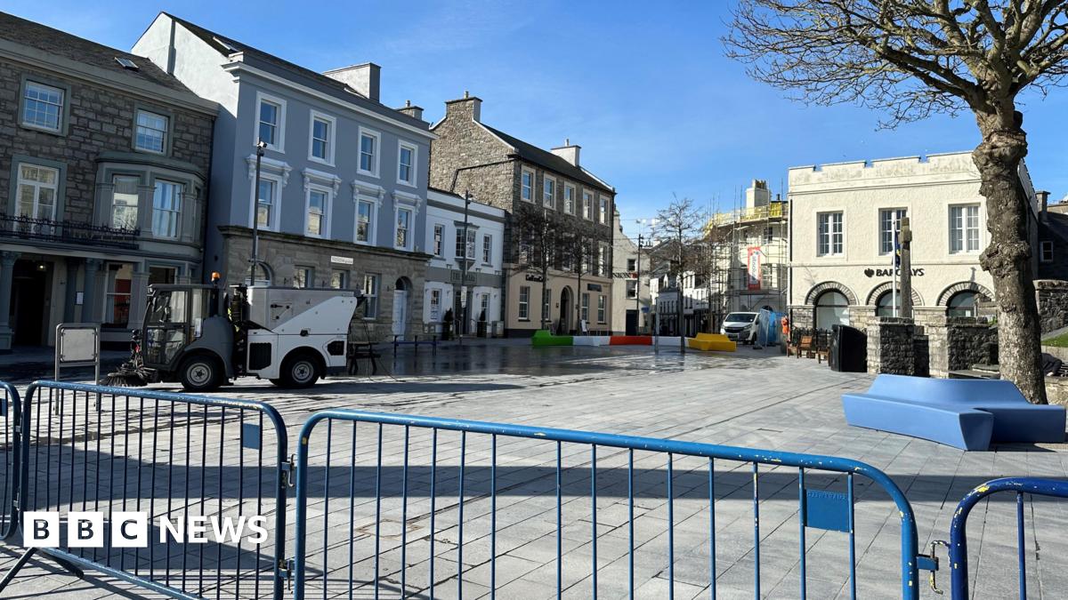 Market Square in Castletown pedestrianised for seven months - BBC News