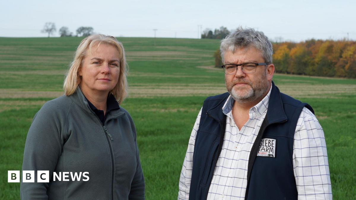 East West Rail: Mixed views for railway project in Cambridgeshire - BBC News