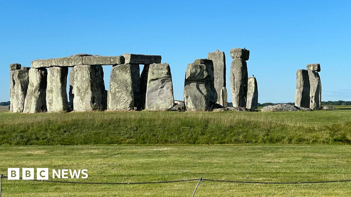 Stonehenge faces being put on UNESCO 'in danger' list - BBC News