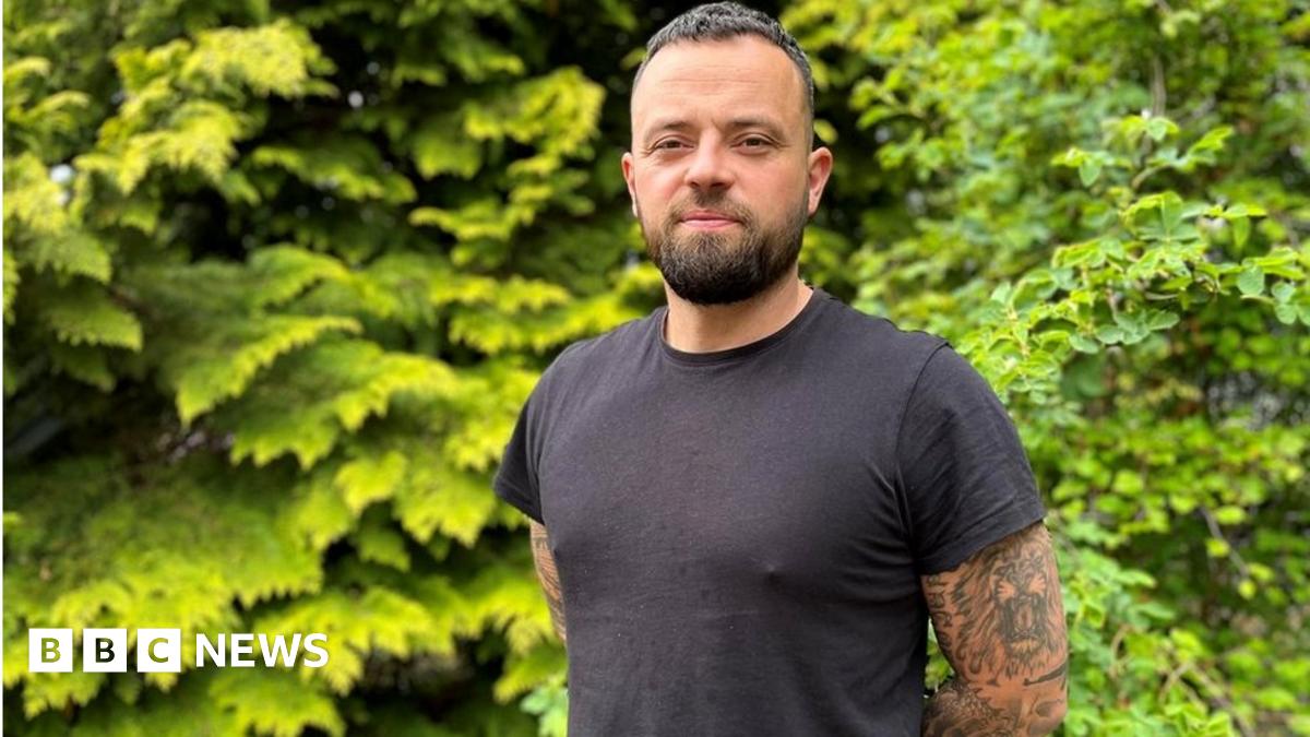 Scots mechanic to return to Ukraine front line - BBC News