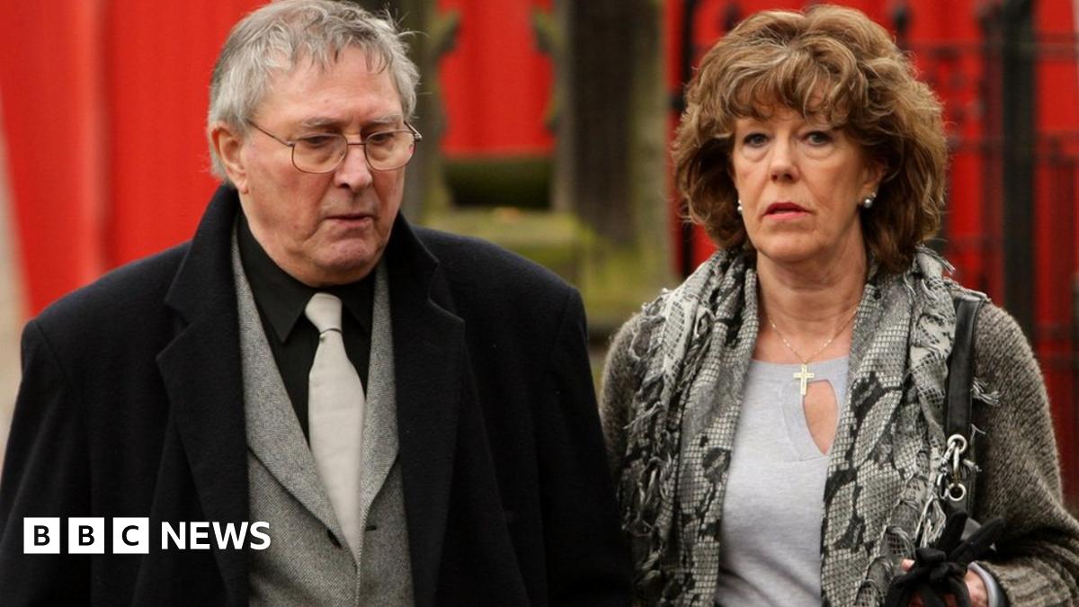 Coronation Street actor Mark Eden dies aged 92 - BBC News