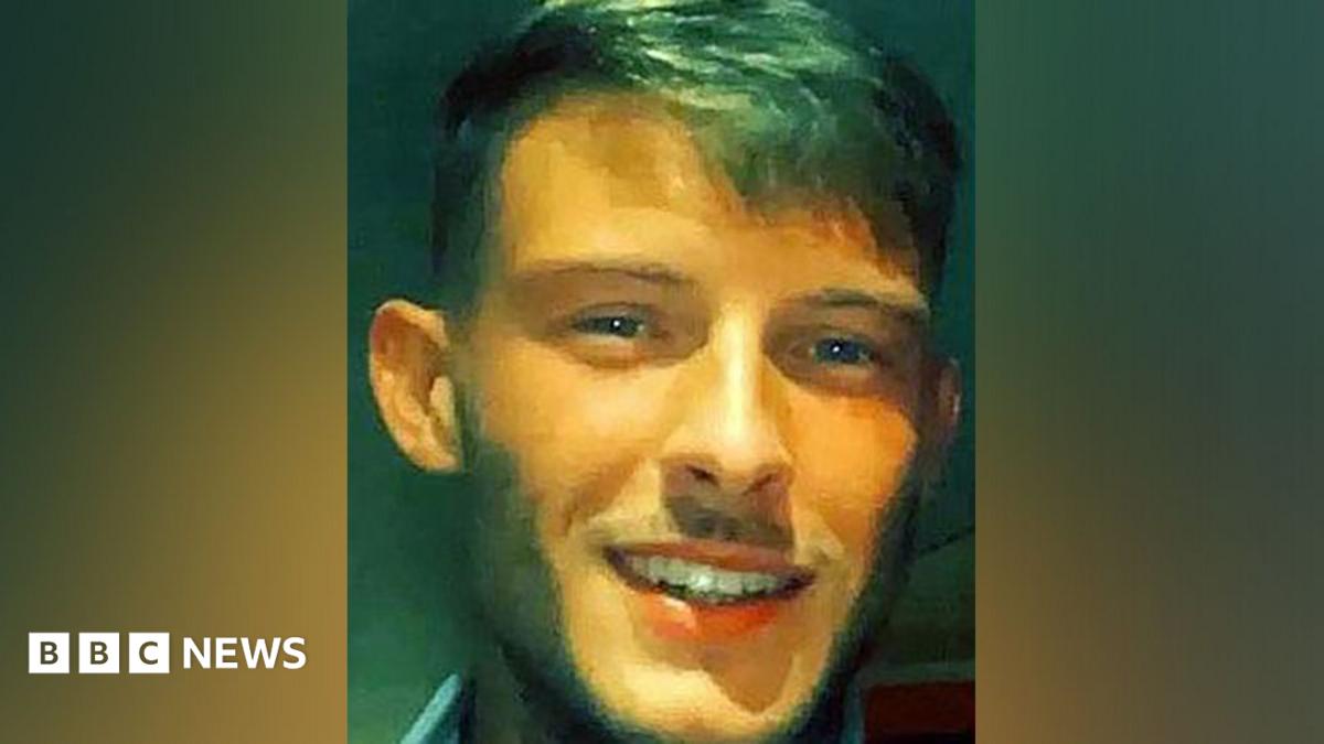 Doncaster: Drug driver and girlfriend died in pick-up crash - BBC News