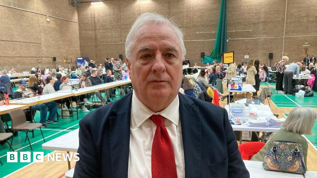 Stockton Council leader Bob Cook to step down after 14 years - BBC News