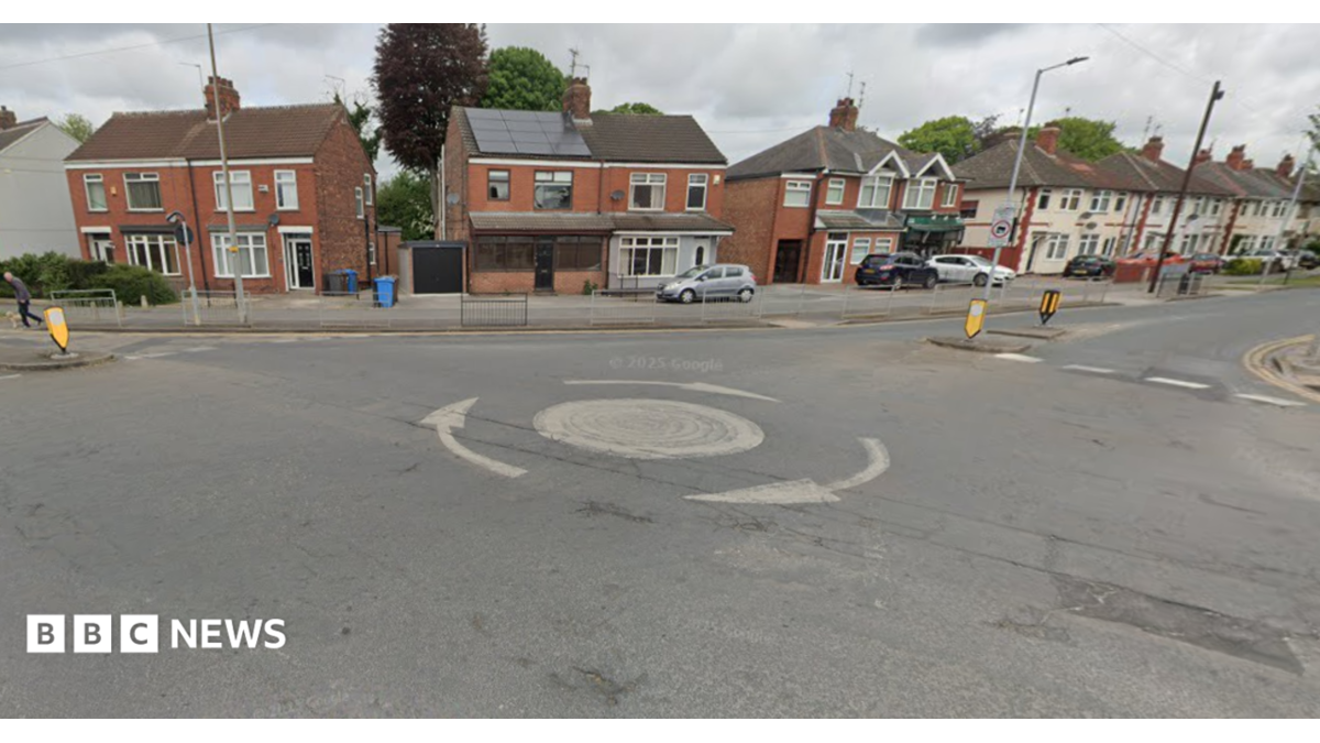 James Reckitt Avenue in Hull to close for 'essential' repairs - BBC News