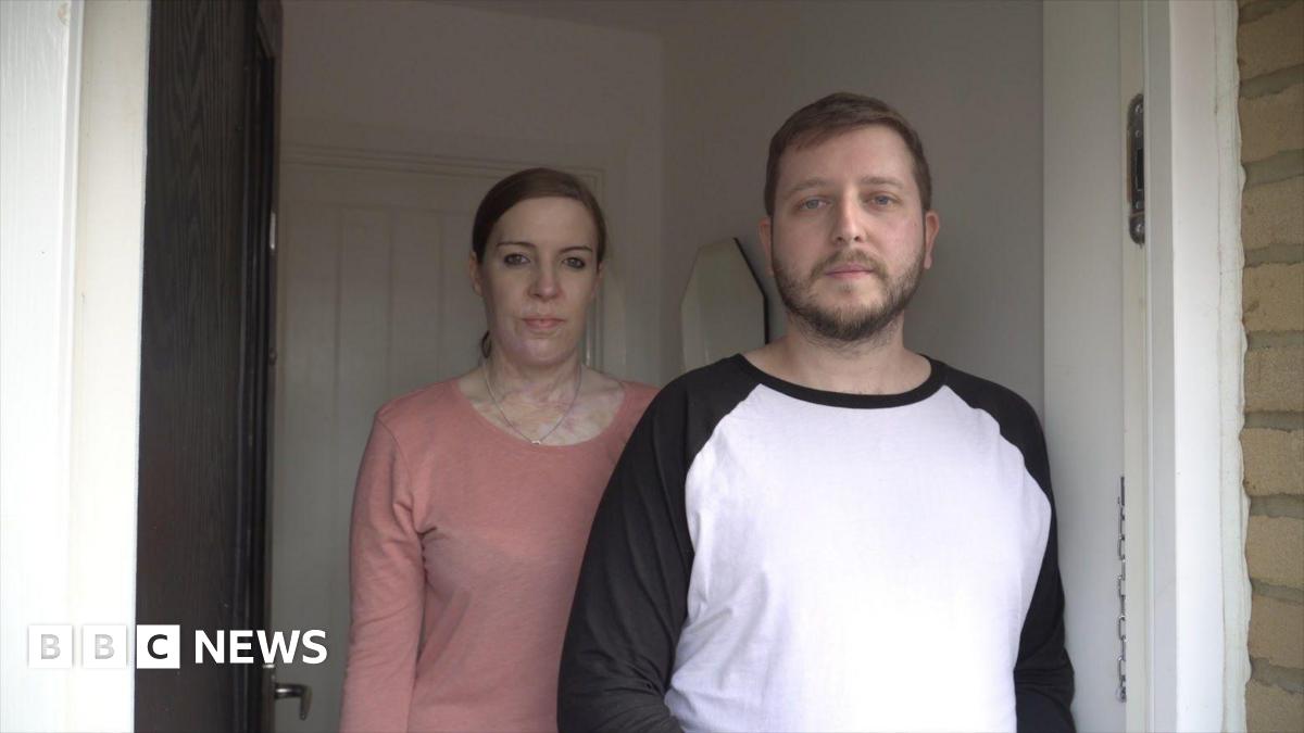 Residents bid to unseat 'terrible' Springhead Parkway managers - BBC News