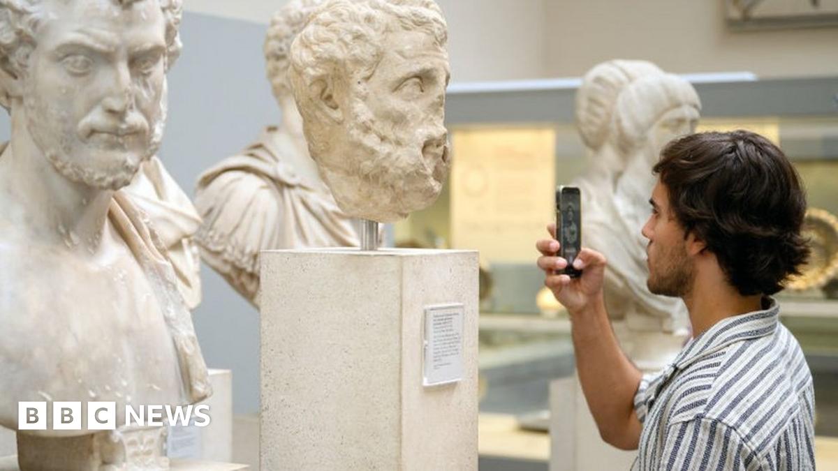 British Museum recovers some of 2,000 stolen items - BBC News