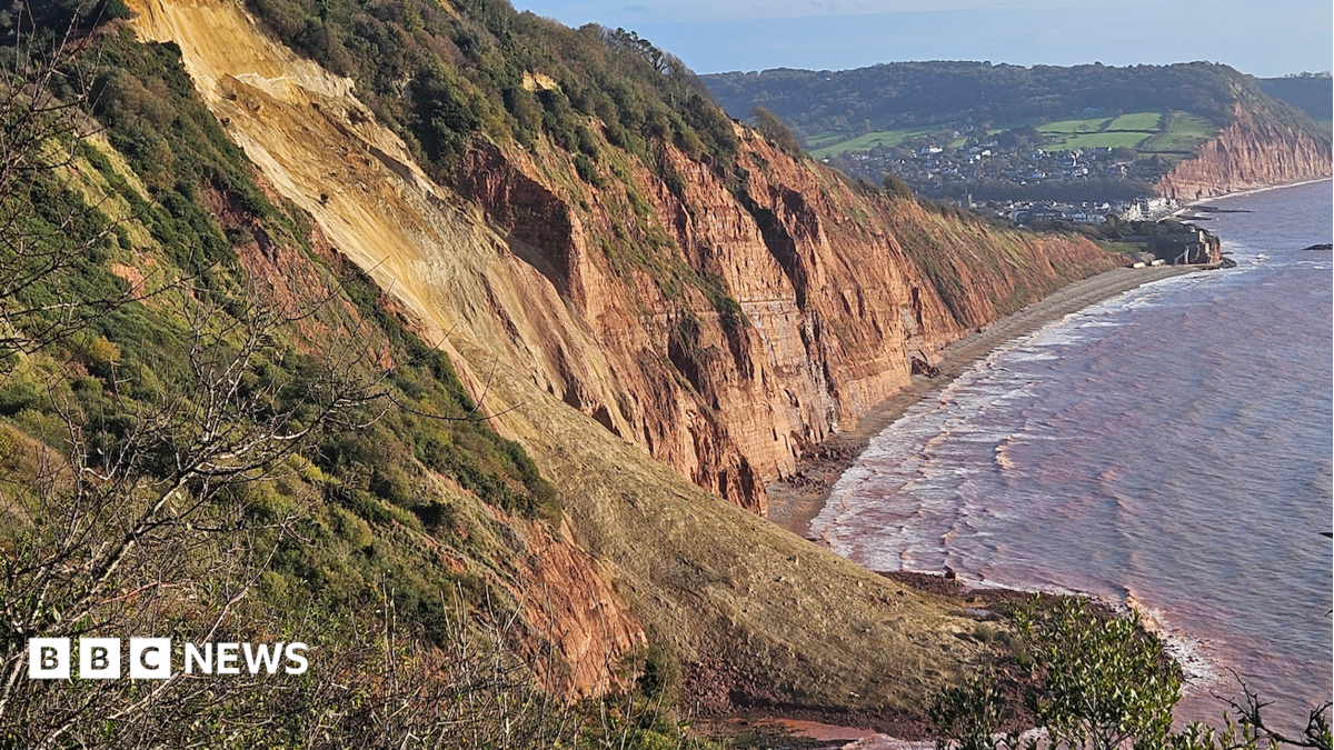 Coastal path closed after cliff fall in east Devon - BBC News