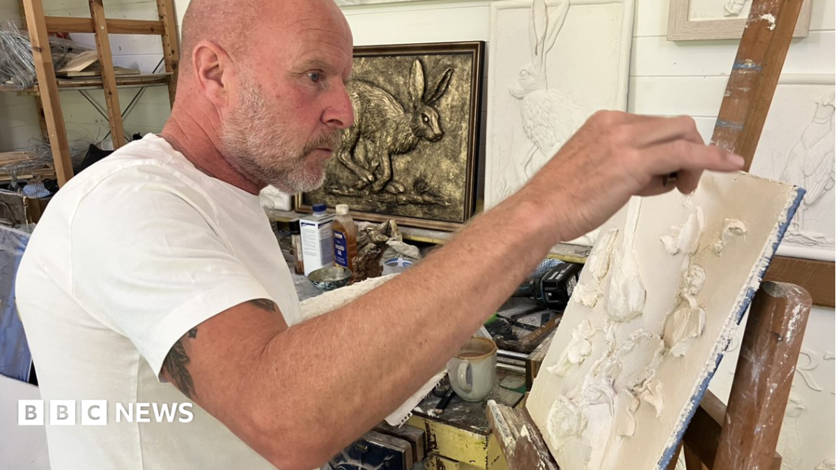 The East Anglian artisans keeping their heritage crafts alive - BBC News