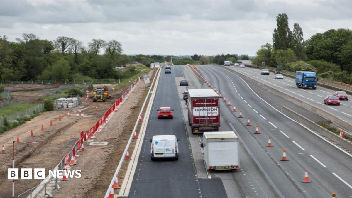 M4 closed for weekend bridge and smart motorway work - BBC News
