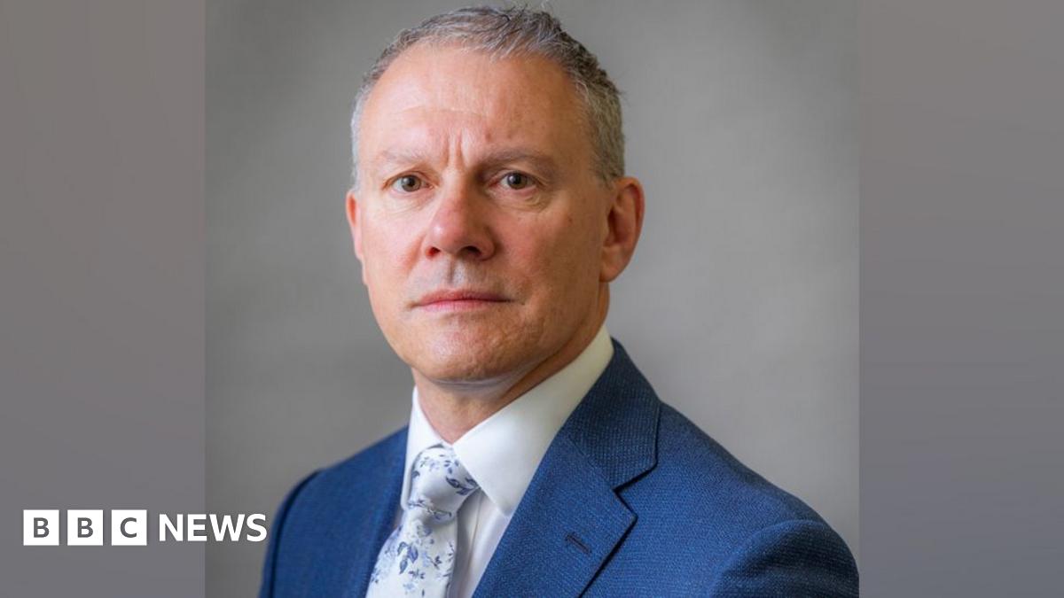 Cheshire East Council: New opposition Tory group leader elected - BBC News