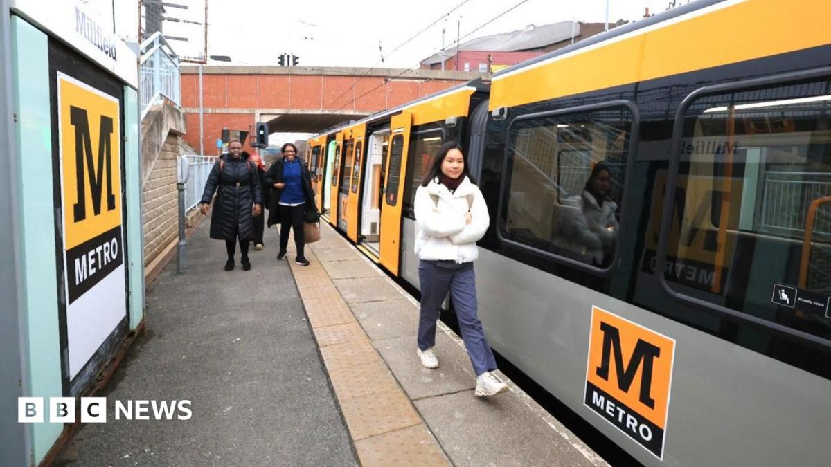 New Metro train makes first run on Sunderland line - BBC News