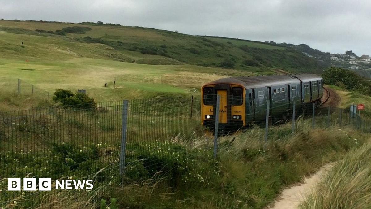 G7 Cornwall: Over 5,500 police to be deployed and St Ives rail line closed - BBC News
