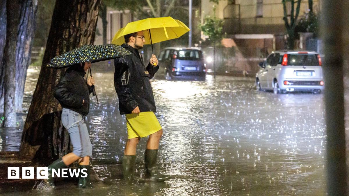 Storm Boris: Italians evacuate as flooding hits Emilia-Romagna - BBC News