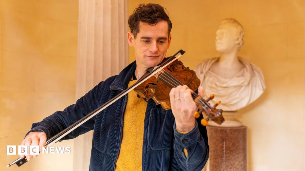 Fiddle linked to Robert Burns to be used at gigs - BBC News
