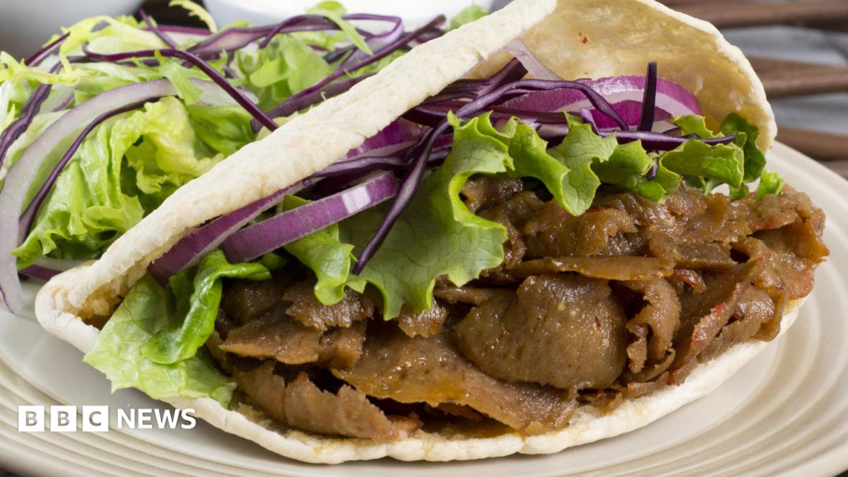 Missing Cambridgeshire police officer 'went for kebab' - BBC News