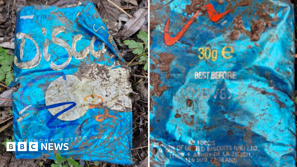 Crisp packet from 1989 found by Cottingley litter-pickers - BBC News