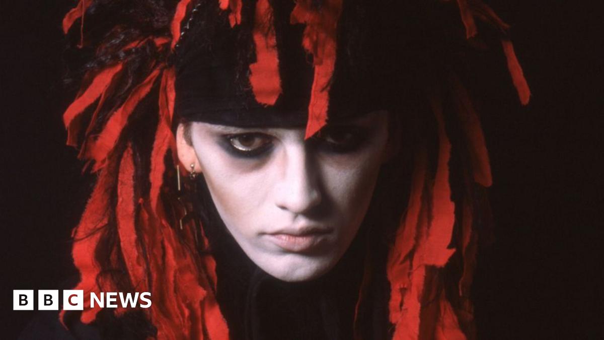 Unseen photos of Pete Burns to go on display in home village - BBC News