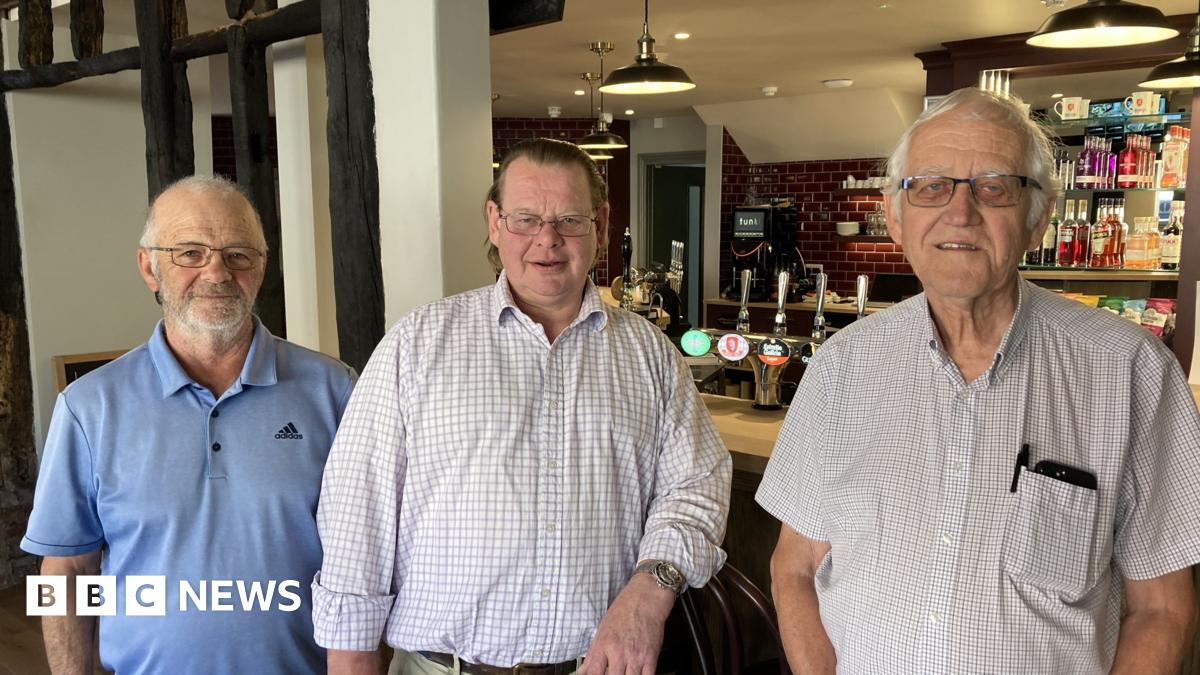 Suffolk pub The George reopens in Wickham Market after 2013 fire - BBC News