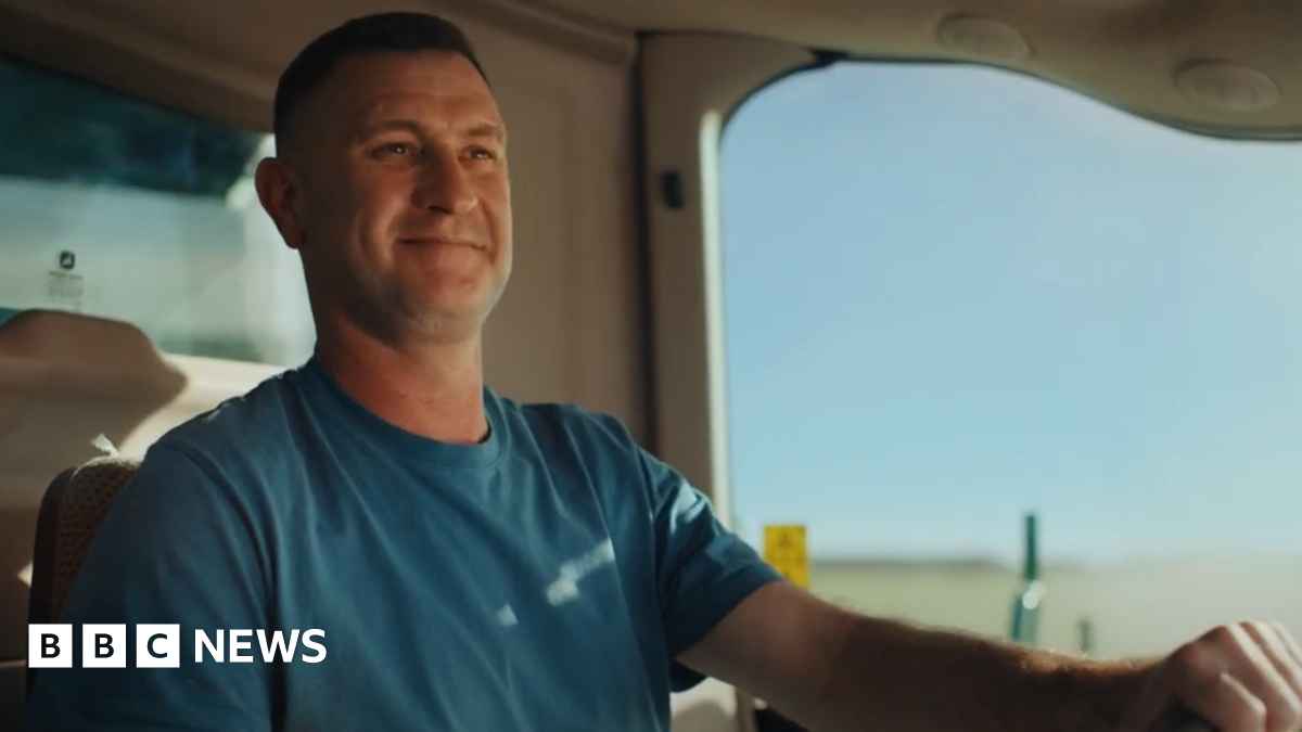 Waitrose changes Christmas advert after complaints - BBC News
