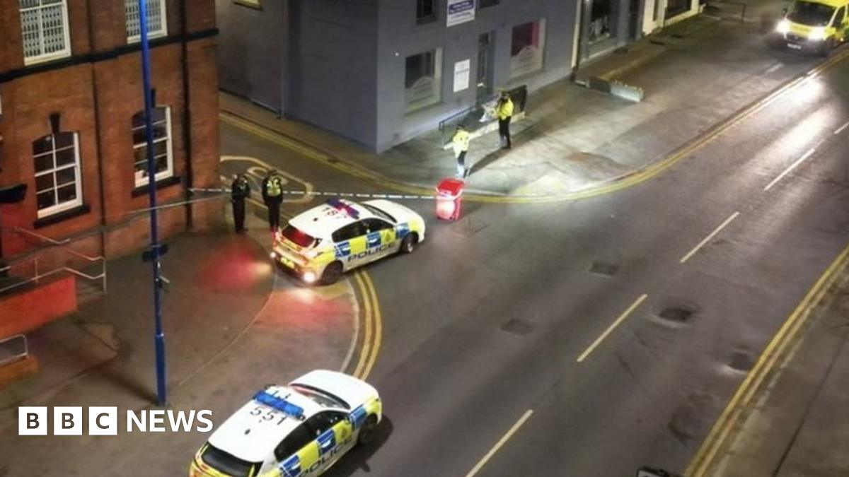 Leeds murder inquiry: Two in court after man dies in Rothwell - BBC News