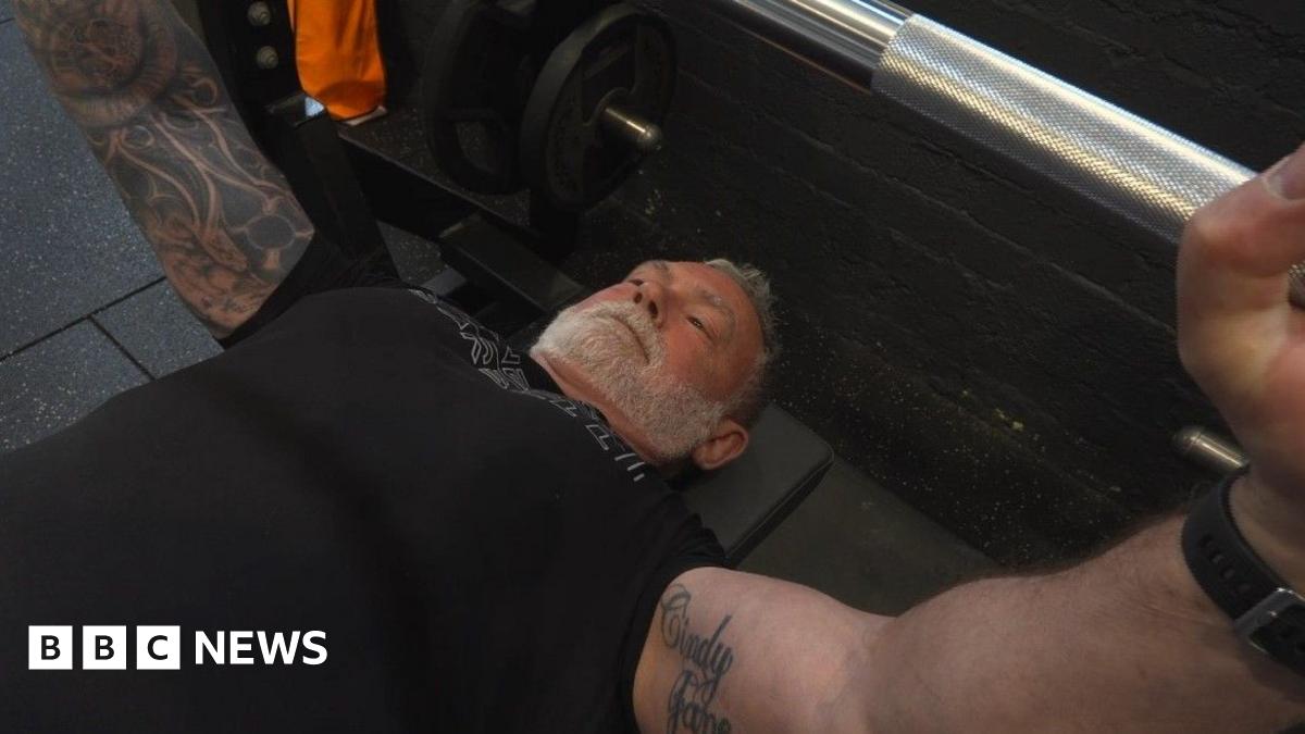 New world record-holder powerlifter says 'age is no barrier' - BBC News