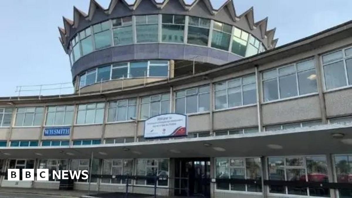 Drug mule jailed for smuggling over £9k of cocaine to Isle of Man - BBC ...