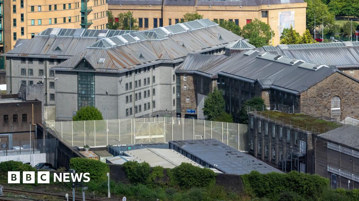 Prisons: Assaults, self-harm and deaths increasing - BBC News