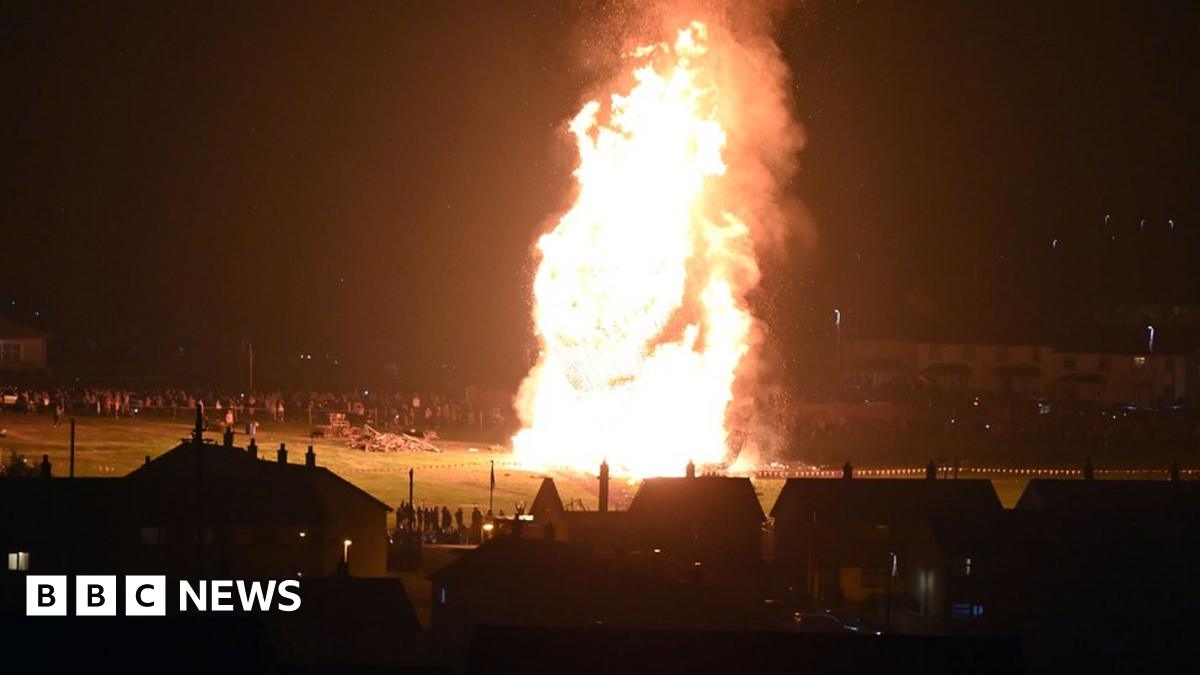Bonfire regulation proposals agreed by Belfast City Council - BBC News