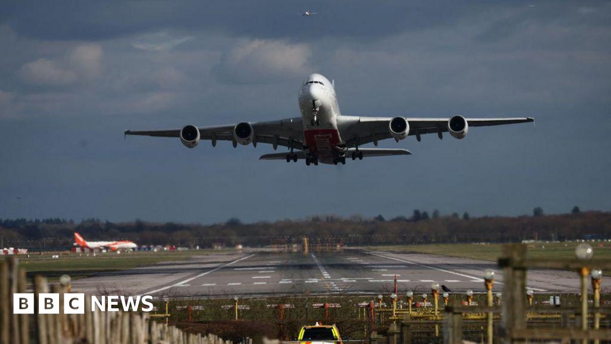 Gatwick Airport announces change in liquid rules for passengers - BBC News
