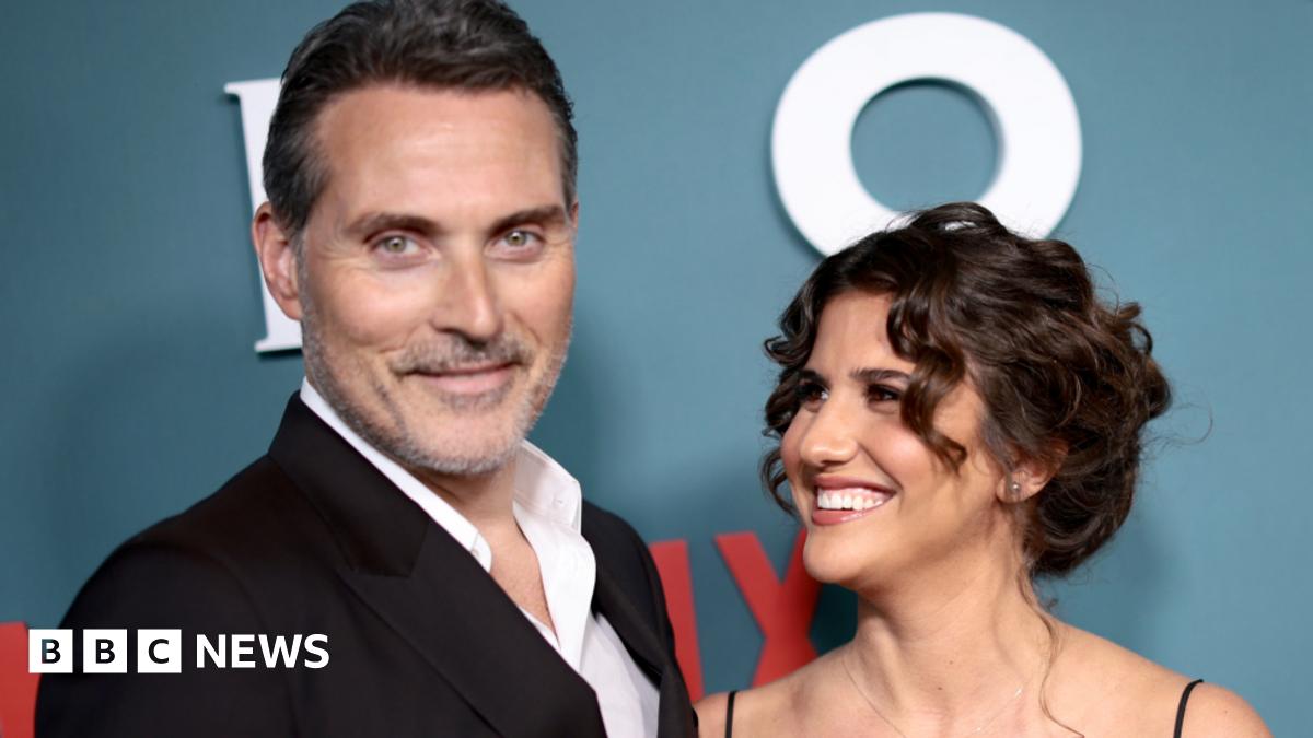 Rufus Sewell, 56, engaged to actress Vivian Benitez, 26 - BBC News