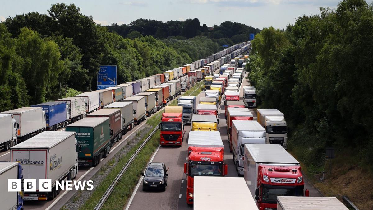 M20 Operation Stack lorry 'nightmare' raised in Commons - BBC News