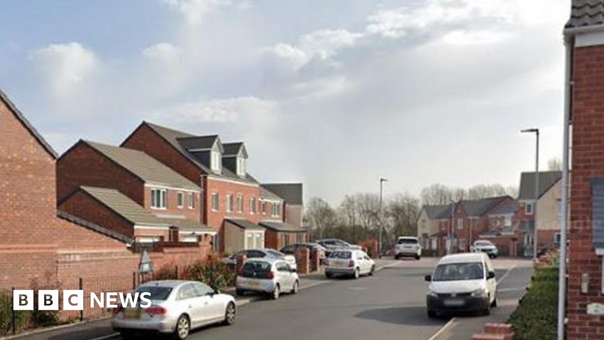 Man arrested after fatal Wolverhampton stabbing - BBC News