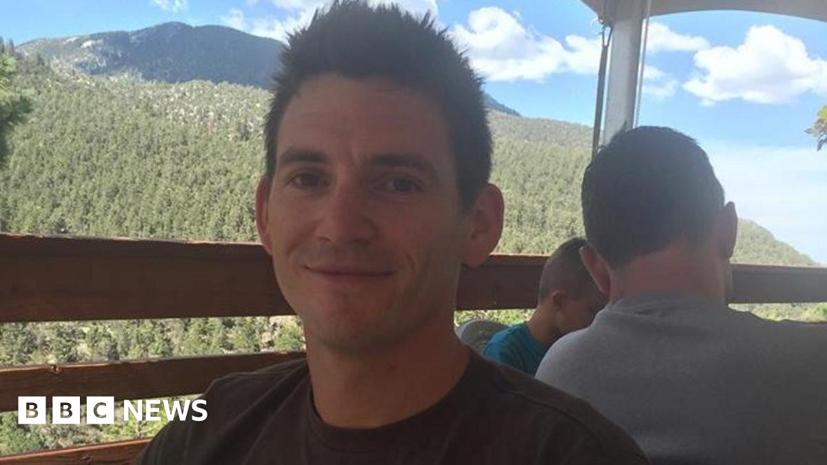 Richard Cole: Body found in Amsterdam canal search - BBC News