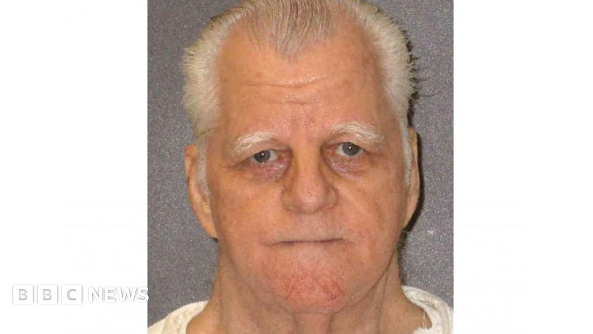 Billie Wayne Coble: Two men arrested at Texas execution - BBC News