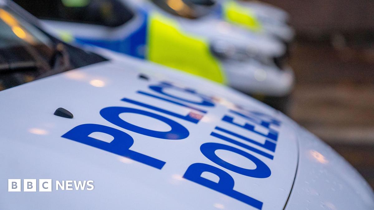 Police Scotland make further gangland feud arrests - BBC News