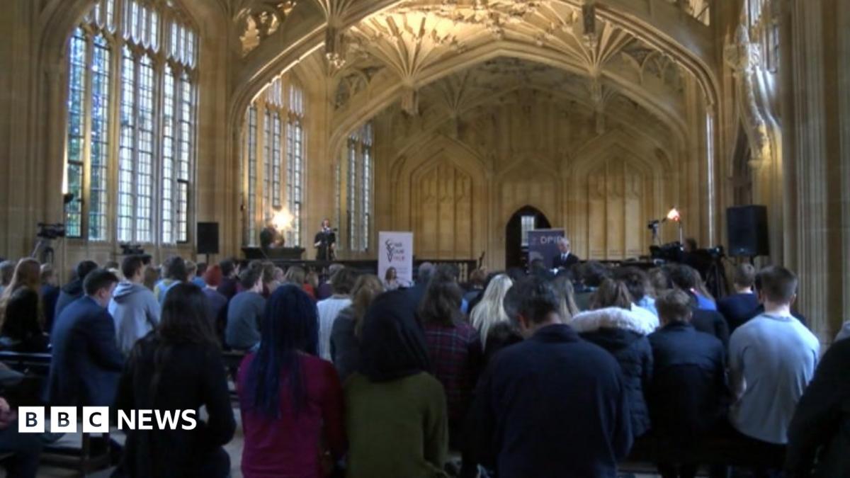 Oxford Parliamentary debate after 300-year break - BBC News