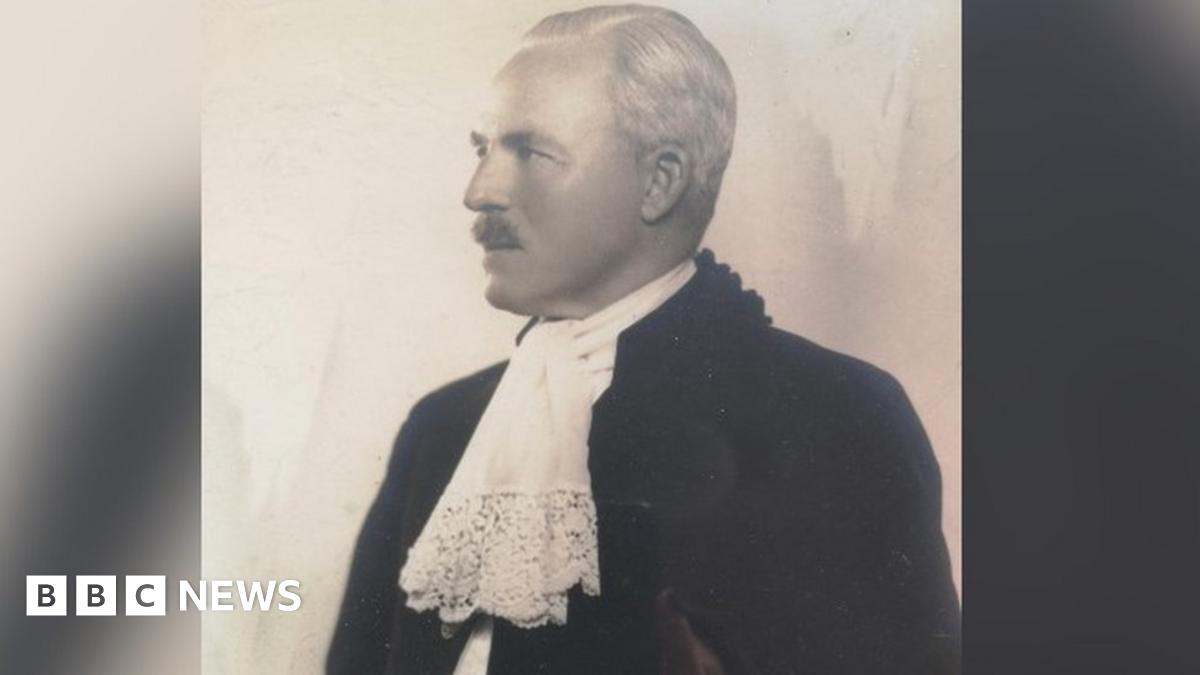 Blue plaque for Sir John Jarvis' help during Jarrow's 'dark days' - BBC ...