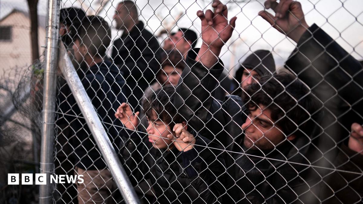 Migrant crisis: EU to unveil emergency aid plan - BBC News