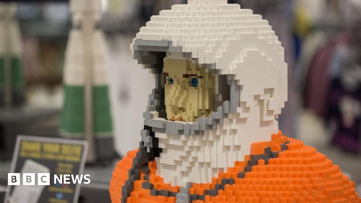 Sheffield's brick-tastic Lego tribute to moon landing - BBC News