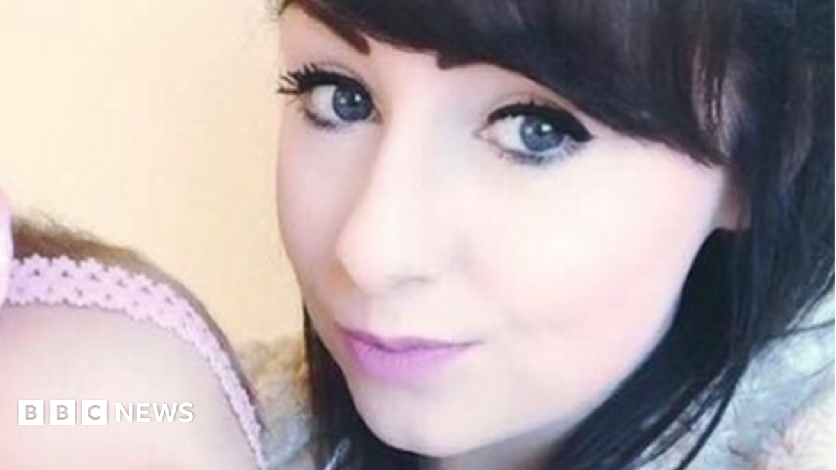 Donations flood in for baby daughter of mother killed by lorry - BBC News