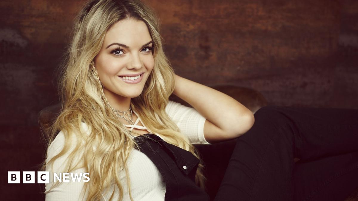 X Factor final: Louisa Johnson wins 2015 contest - BBC News