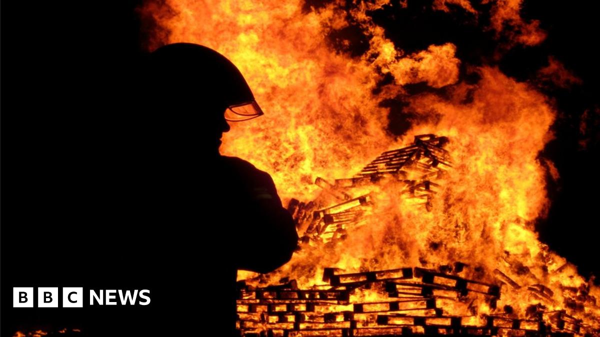 Firefighters have higher heart attack risk 'because of heat' - BBC News
