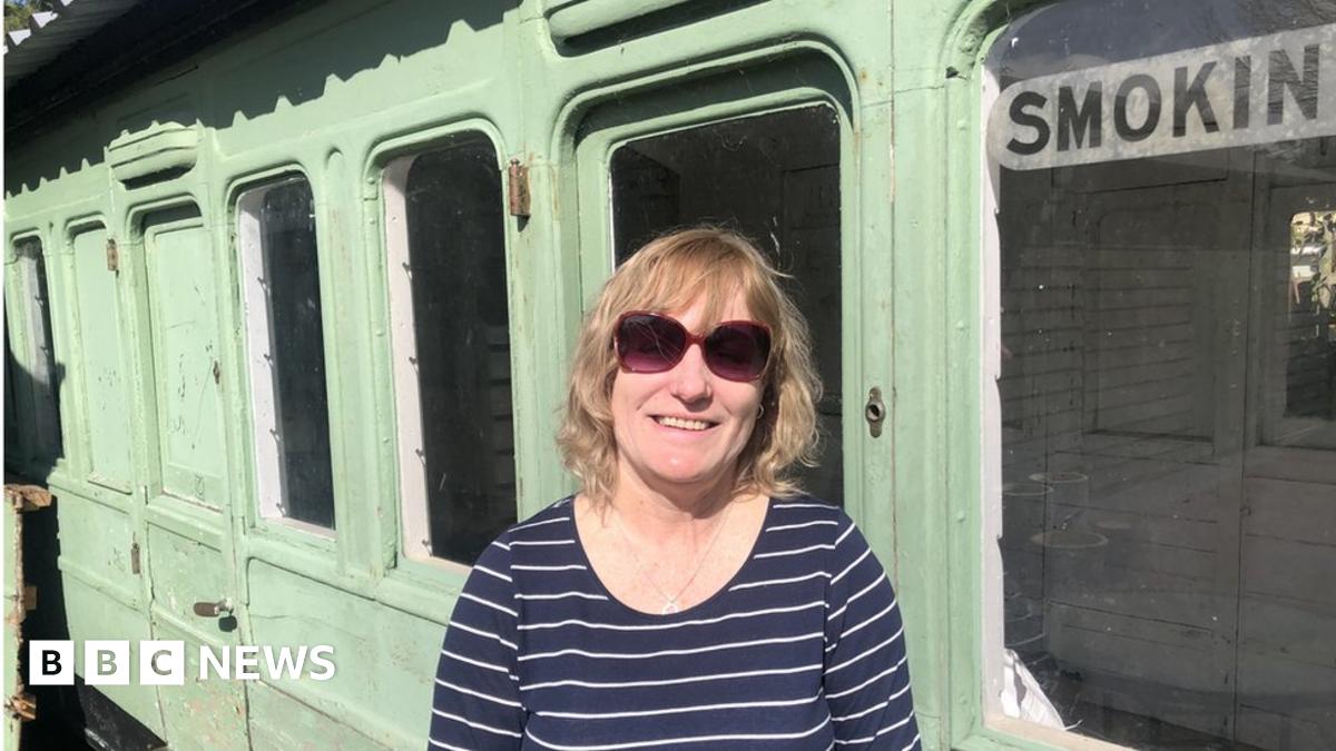 Victorian railway carriage to get new life as tea room - BBC News